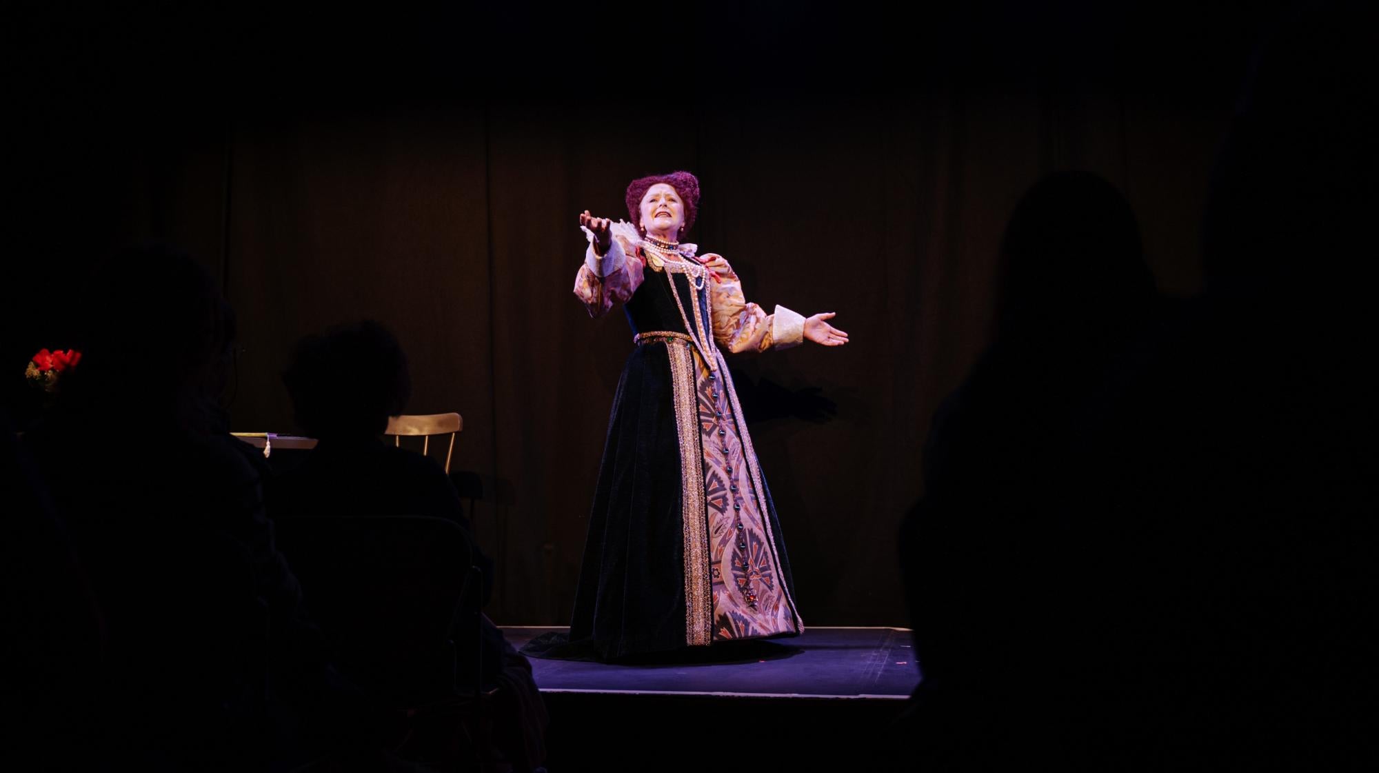 A reincarnated Elizabeth I greets friendly audiences, even in Scotland ...