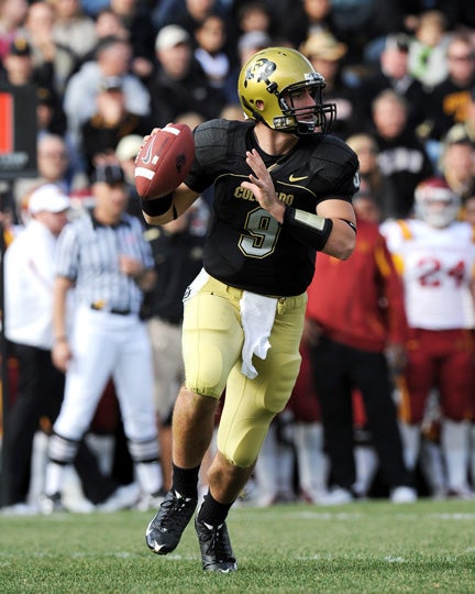 Football Team Starts Slowly | Alumni Association | University of ...