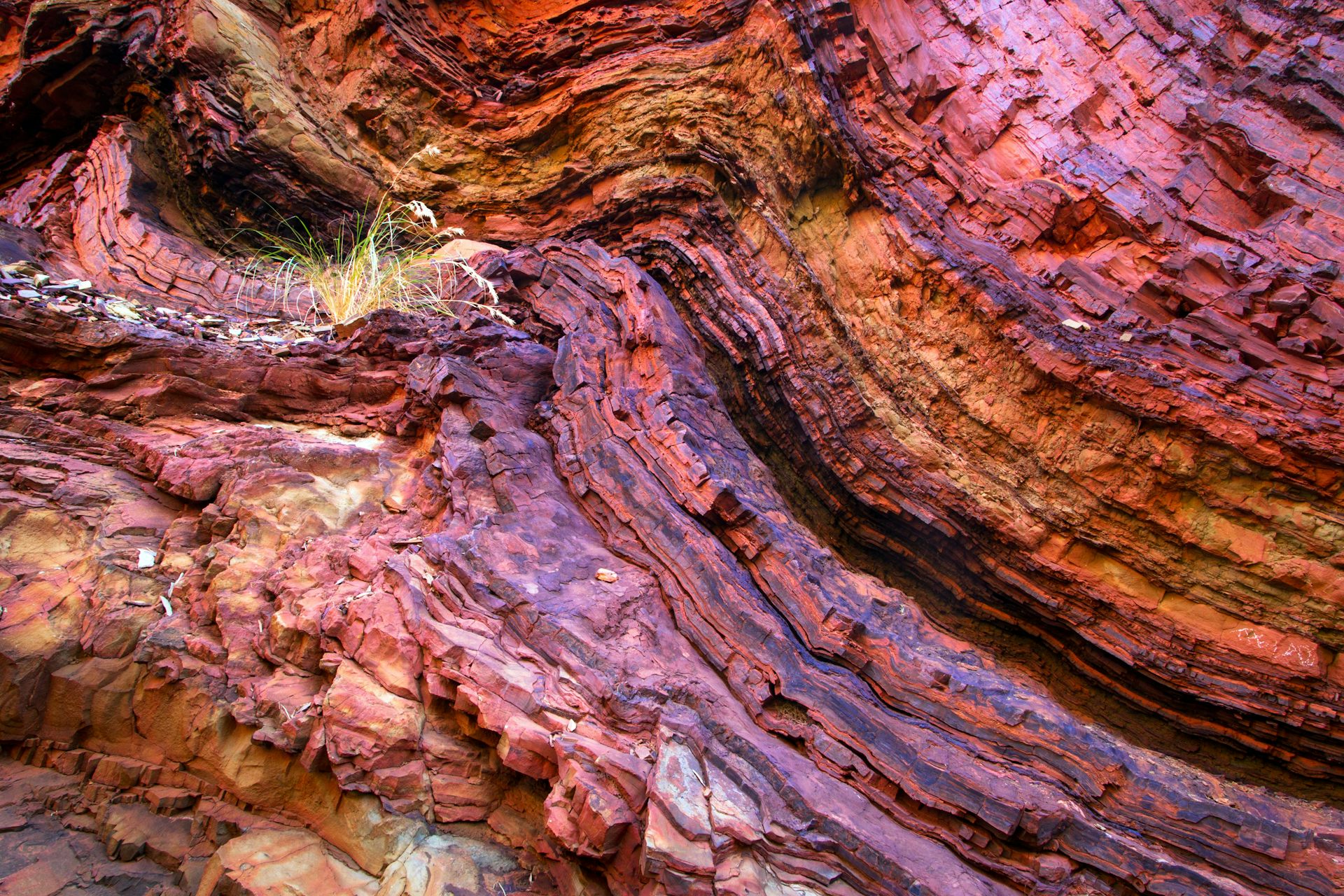 Australia’s largest iron ore deposits 1 billion years younger than ...