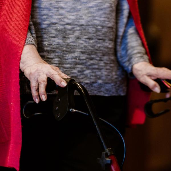 Engineering grads’ high-tech walker could keep seniors from falling ...